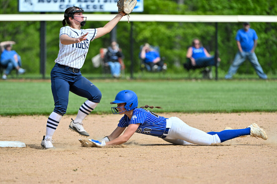 Weaver, Bowman lead CM to fourth straight District 6 title, as it run ...